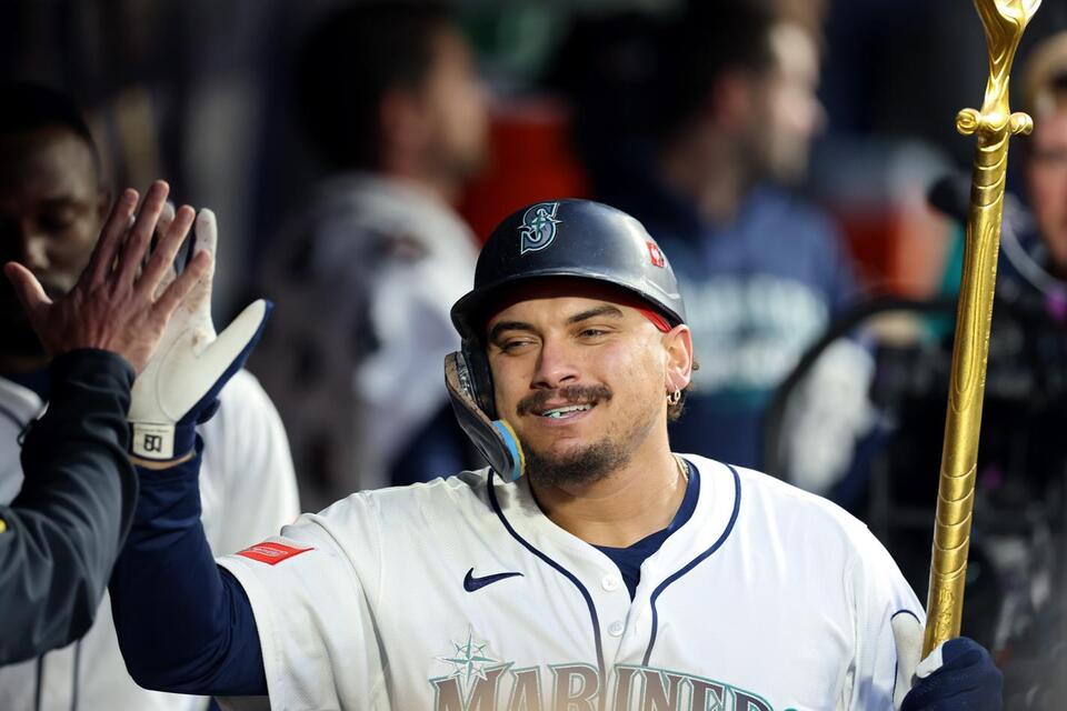 The Mariners make a major statement, re-sign fan favorite Josh Naylor ...