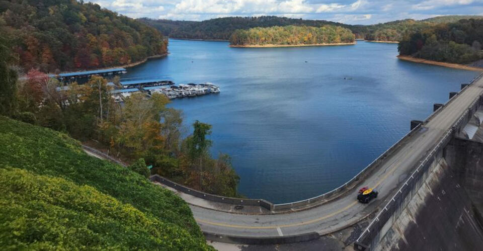The Clearest And Bluest Lake In Tennessee Is Almost Too Pretty To Be ...