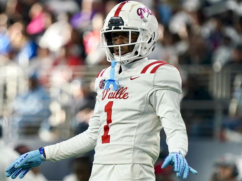 Five-star WR Dakorien Moore set to announce commitment on Fourth of July