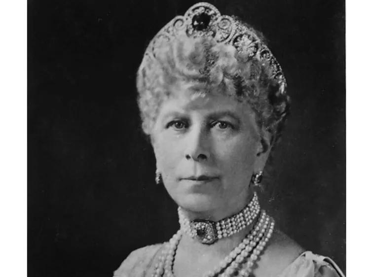 How a Royal Tiara Was Found in Malaysia After Vanishing for Nearly 60 ...