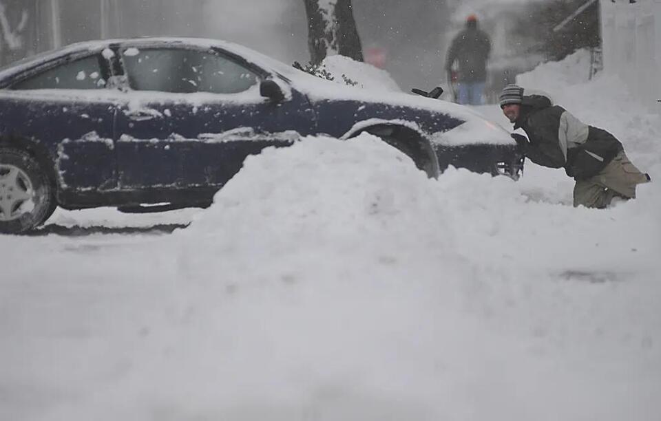 What to do if your car gets stuck in the snow - NewsBreak
