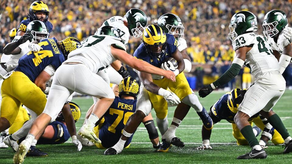 Michigan vs. Michigan State prediction, pick, odds, spread: Wolverines ...