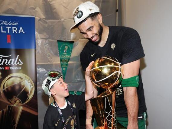 Jayson and Deuce Tatum photo: NBA Finals photographer captures perfect ...