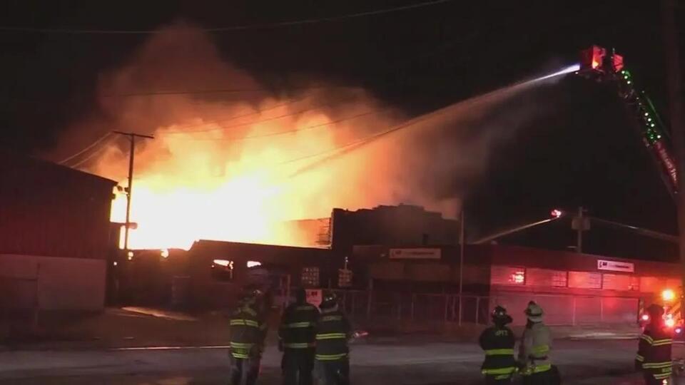 Massive fire destroys magnesium plant in Chicago's south suburbs ...