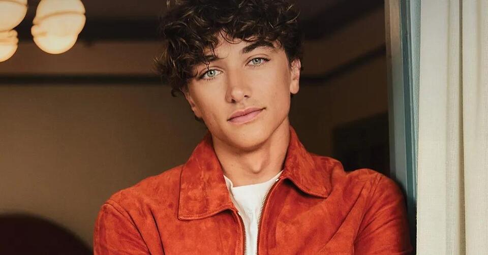 'Summer' Star Says It's Masculine to Be Vulnerable - NewsBreak
