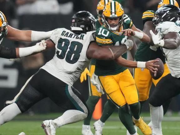 Jordan Love injury update: Packers QB suffers MCL sprain in loss to Eagles, set to miss at least ...