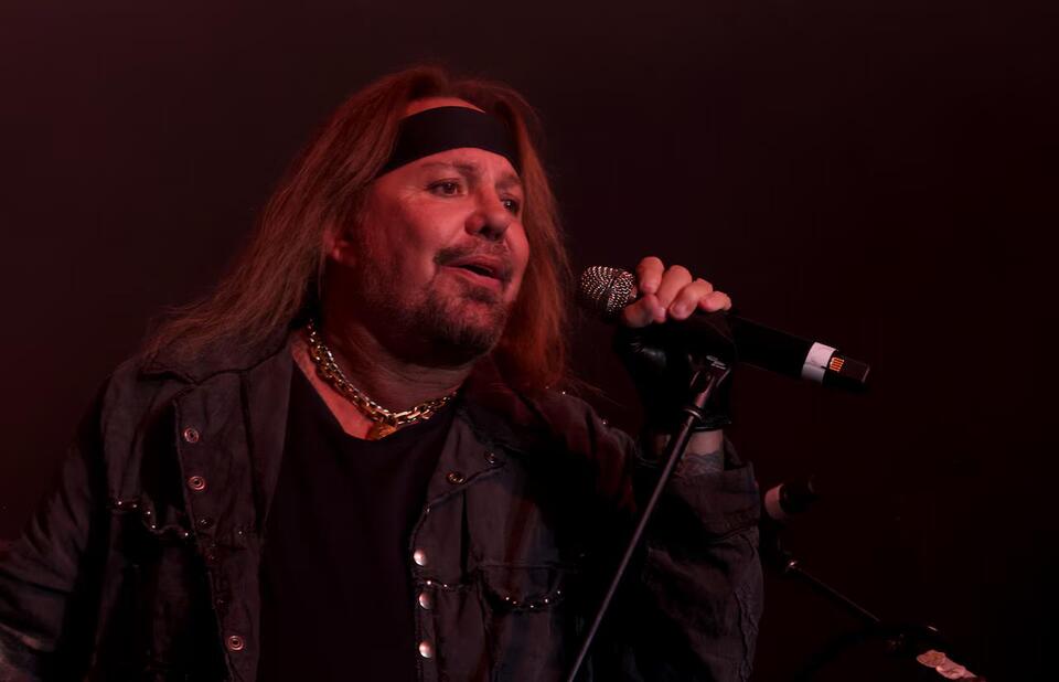 Legendary singer reveals he’s had ‘4 strokes throughout the years ...