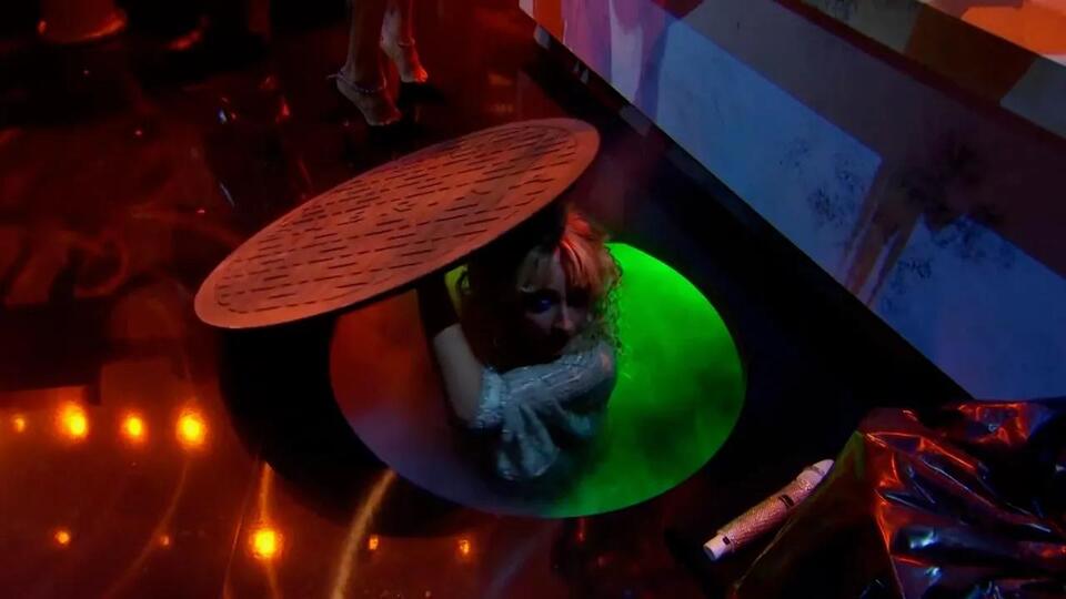 Sabrina Carpenter Emerges From a Manhole to Perform “Tears” at VMAs ...