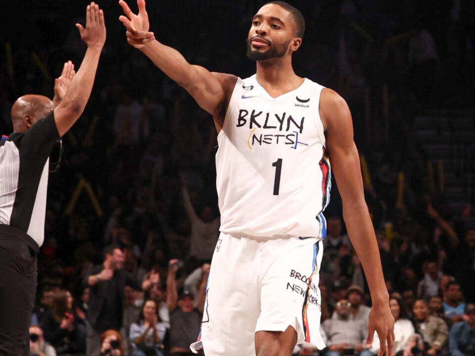 Fans Get First Look at Mikal Bridges in Knicks Jersey