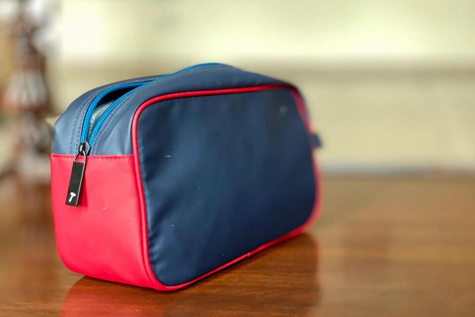 Helpful teacher creates handy kits for students using items that ...