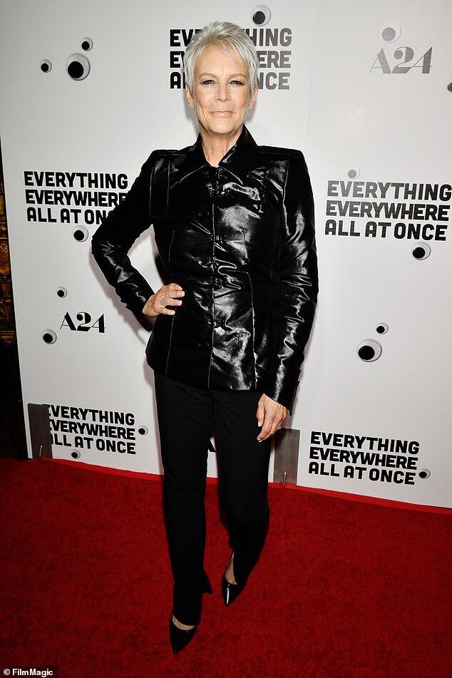 Jamie Lee Curtis stuns in an all-black ensemble at the premiere of her ...