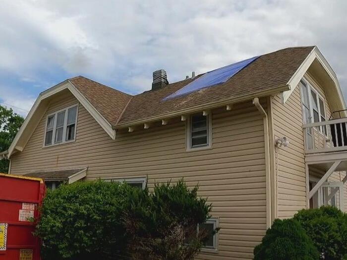 Lightning strikes Milwaukee home, starts fire