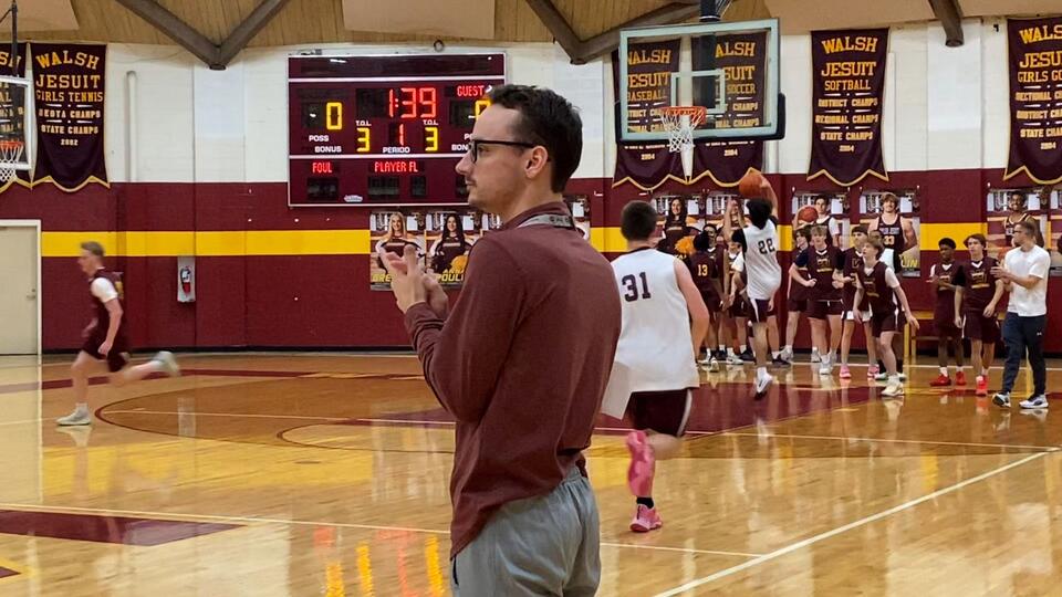 Walsh Jesuit basketball coach follows in his dad’s footsteps - NewsBreak