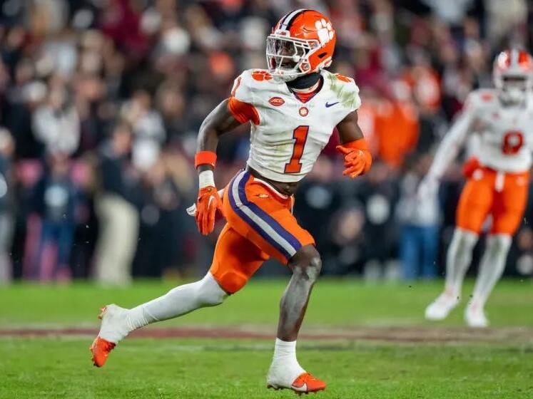 Texas football expected to pursue Clemson S transfer Andrew Mukuba Texas football expected to pursue Clemson S transfer Andrew Mukuba