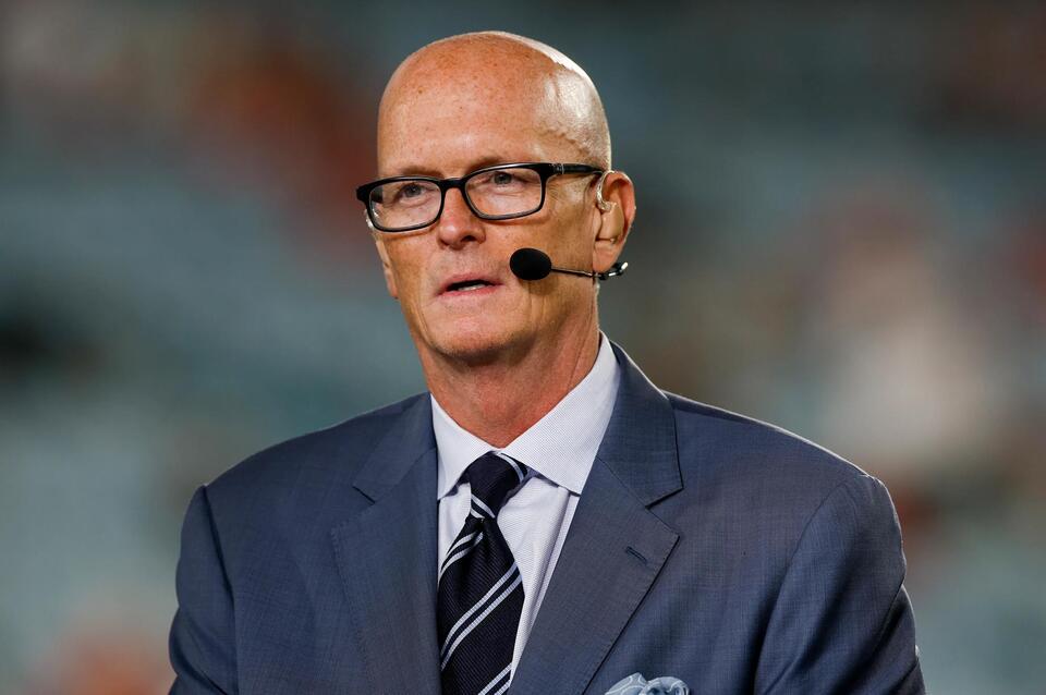 Scott Van Pelt reacts in real time to unexpected New Year’s Eve shot ...
