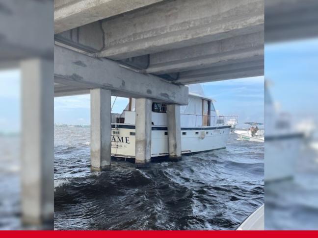 53-foot boat goes adrift, floating into U.S. 41 Bridge in Punta Gorda