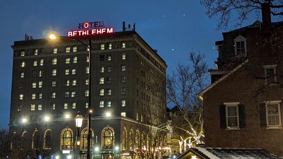 'O Bethlehem' shines bright this year at historic hotel - NewsBreak