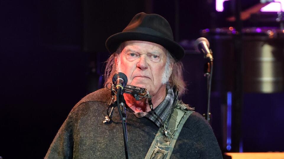 Rock Legend Accuses Trump of ‘Destroying America’ - NewsBreak