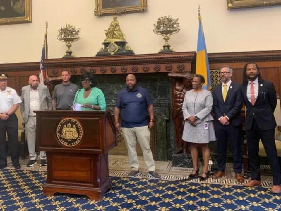 Judge upholds Mayor Parker's return-to-office order for city employees