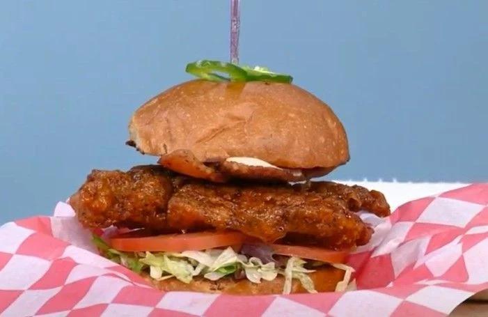 Michigan’s Best Chicken Sandwiches Are At Ma Lou’s In Ypsilanti - NewsBreak