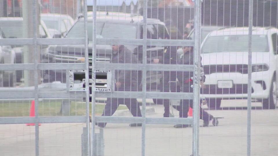 Deadline nears for removal of fence surrounding Broadview ICE facility ...