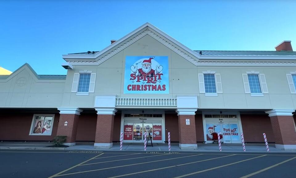 Spirit Halloween’s 30 Christmas Stores Suddenly Include Illinois ...