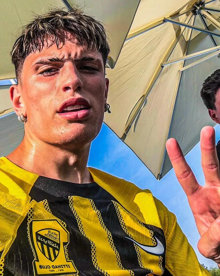 Man Utd ace Alejandro Garnacho wears football kit that might annoy his ...