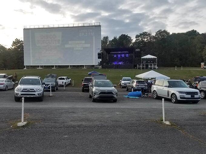 This Classic Drive‑In Theater In Pennsylvania Still Shows First‑Run ...