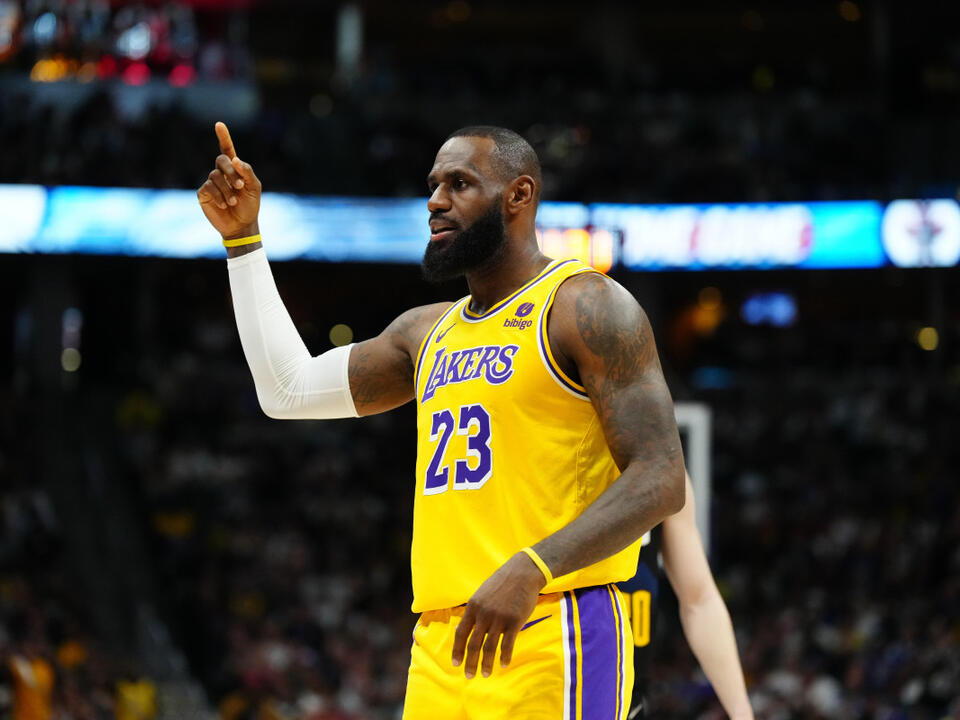 LeBron James Shares Five-Word Tribute For Bill Walton