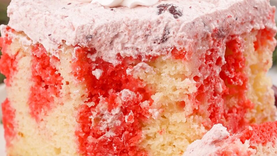 Delicious and Easy Cranberry Poke Cake Recipe - NewsBreak