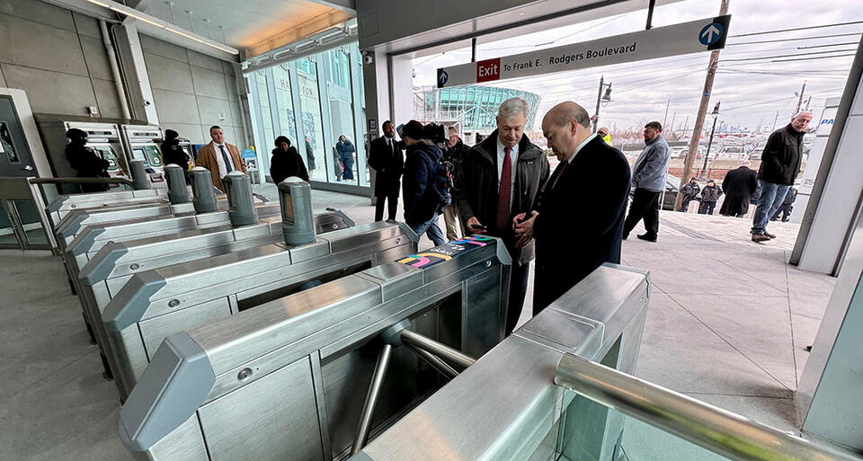 TAPP payment system rolls out to all NJ PATH stations - NewsBreak