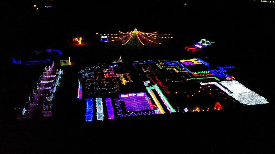 Idaho’s Stunning “Lost in Christmas” Maze Returns to Nampa for Festive ...