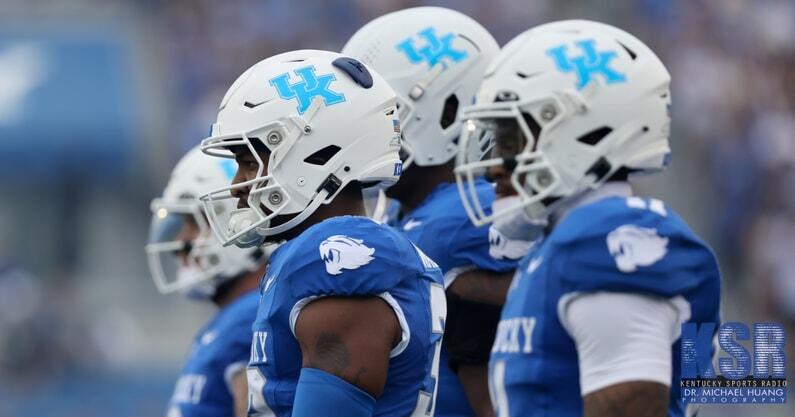 2027 QB Champ Smith Already Building a Bond with Kentucky QB Brock ...