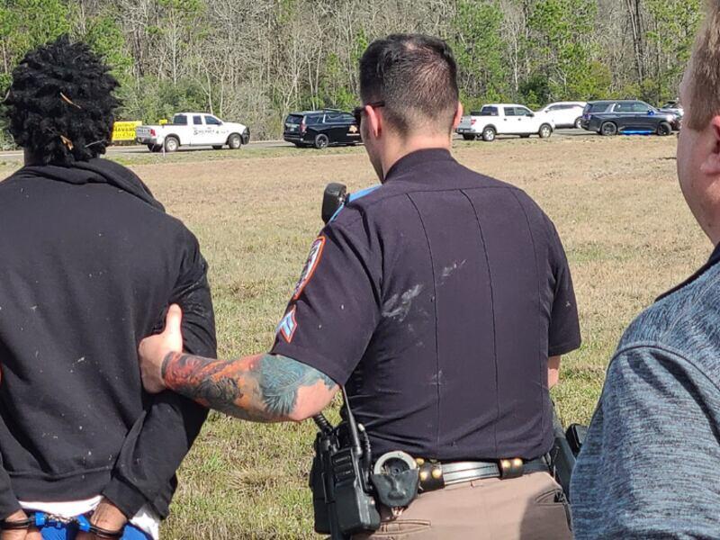 Alleged suspects in bank robbery lead police on high-speed chase