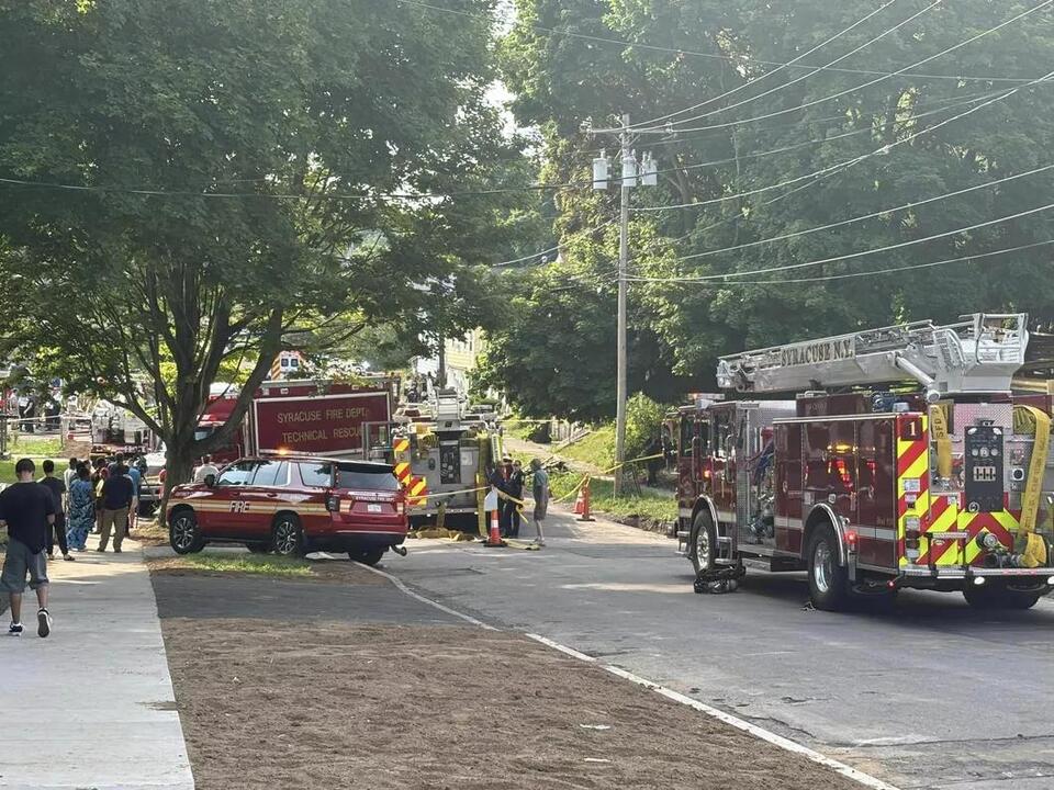 Breaking: House on Carbon St collapsed in N Syracuse.