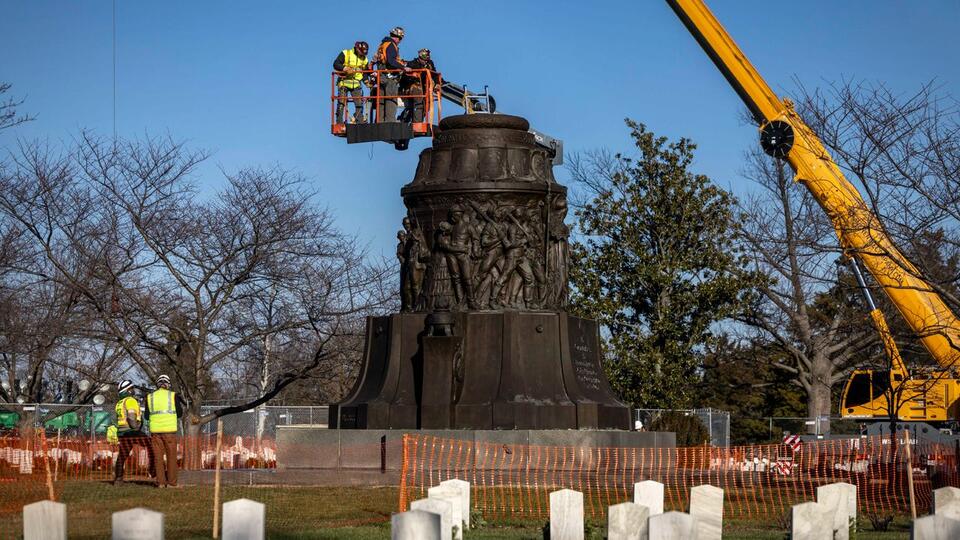 Trump officials reinstating 2 Confederate monuments - NewsBreak