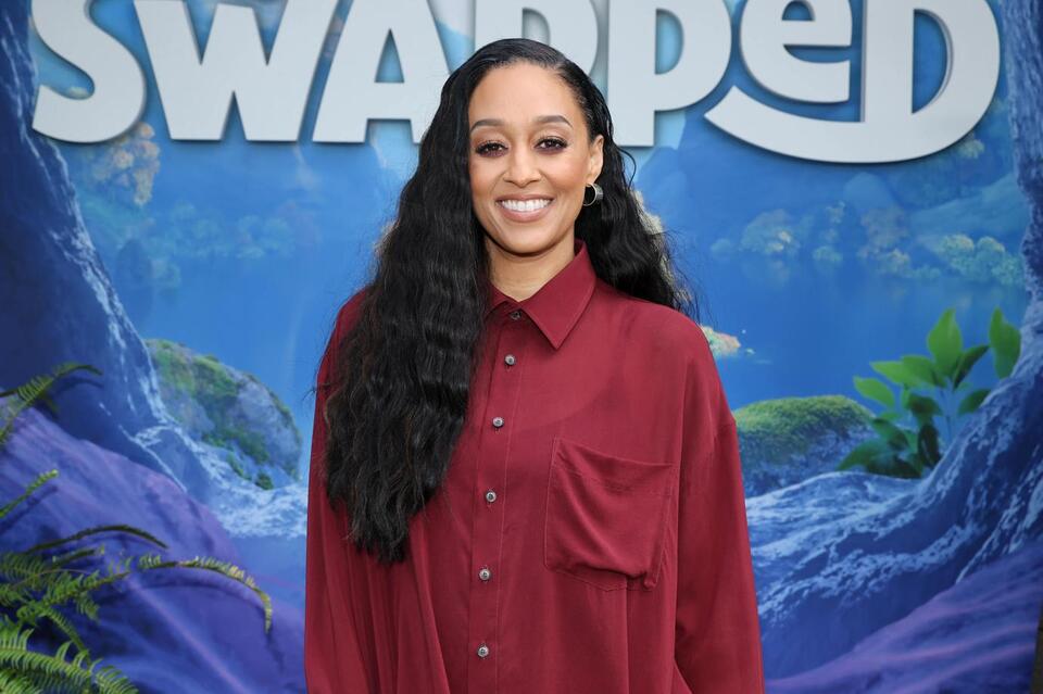 Heart Eyes Everywhere! Tia Mowry Shares Glimpse Of Baecation With Her ...