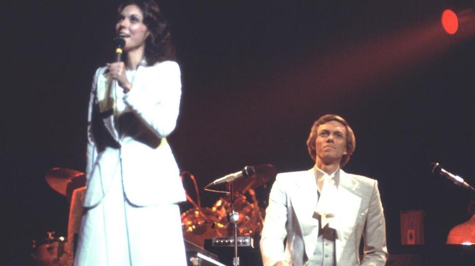Karen Carpenter's Final Concert: A Tiny Crowd, a Tragic End - NewsBreak