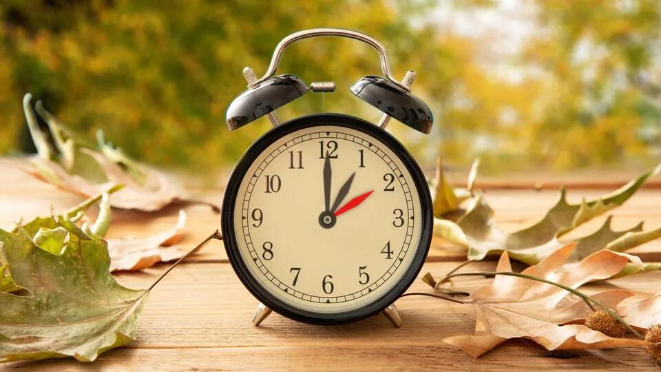 When do we set our clocks back an hour? Time change 2025 daylight ...