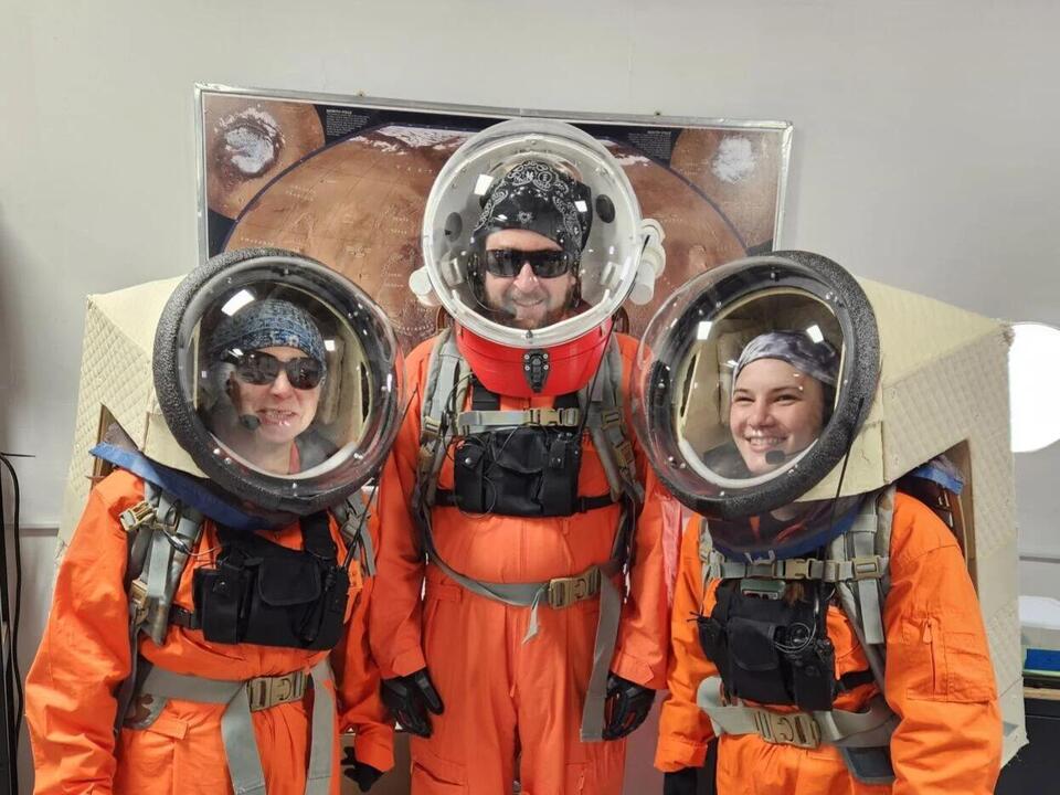 Utah middle school teacher takes a journey to Mars, inspires students ...