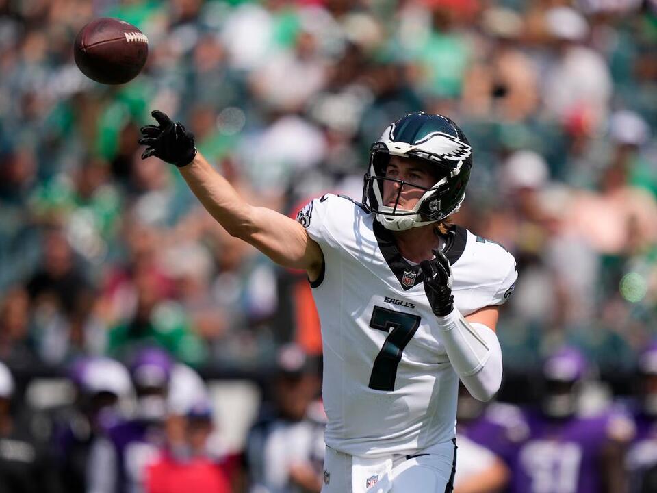 Eagles’ battle for backup QB job was close, but Saturday’s loss to ...