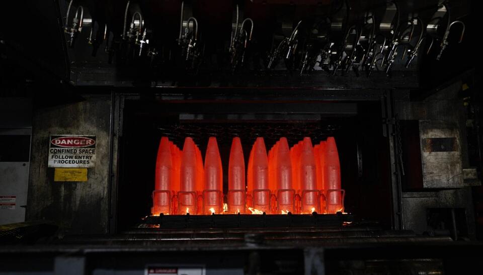 Army awards contracts to ramp up 155mm artillery shell production ...