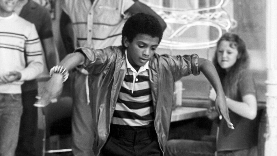 When ‘Dancing with the Stars’ Host Alfonso Ribeiro Moonwalked with ...