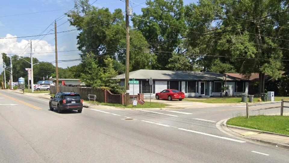 18-year-old Pensacola bicyclist critically injured in crash at Olive ...