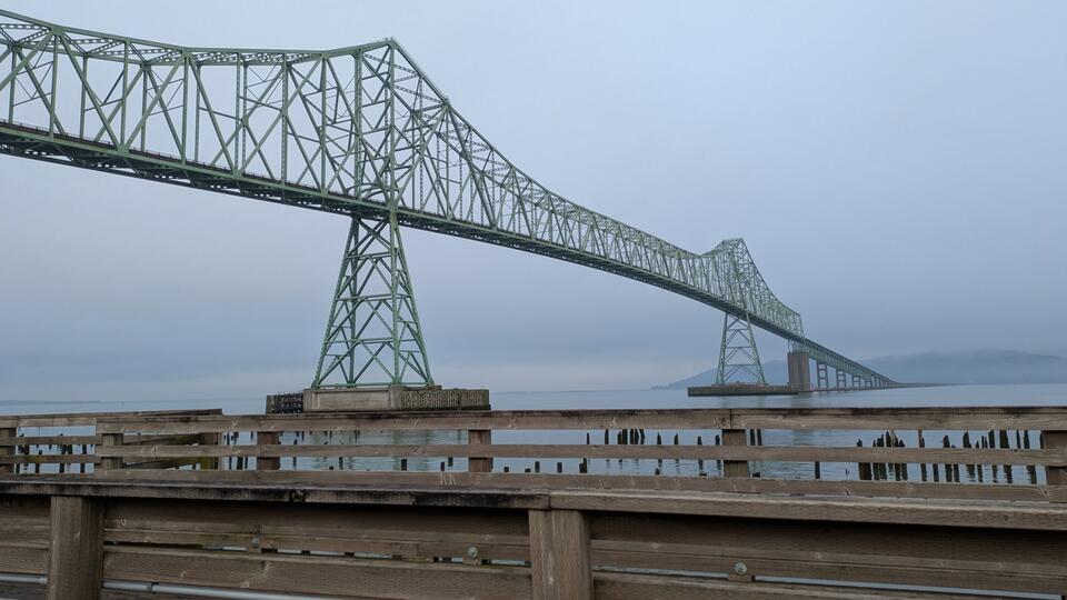 Man dies after jumping off Astoria Bridge - NewsBreak