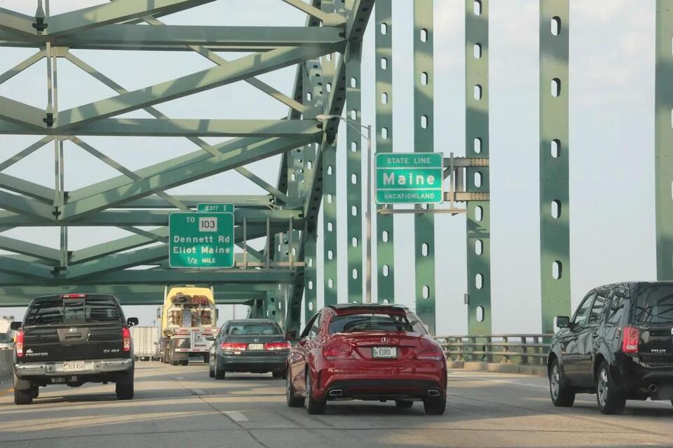 Man crashes on way to jump off the Maine-NH bridge - NewsBreak