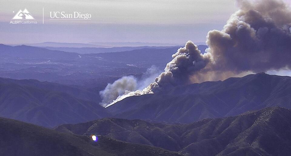 Fast-moving Hughes Fire burns 9,400 acres, forces evacuations near ...