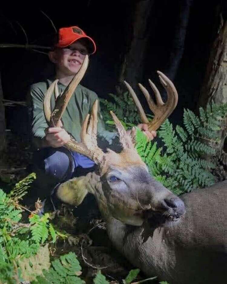 Colton Erla, 7, stuns with 14-point buck in unforgettable father-son ...