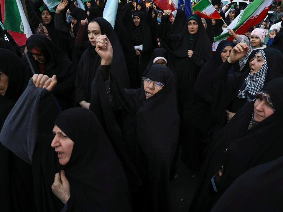 Israel-Iran tensions at standstill after strike that drew warnings from ...
