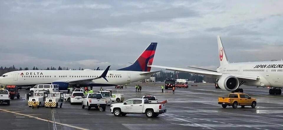 Japan Airlines 787 Strikes Parked Delta 737’s Tail in Seattle As Puerto ...